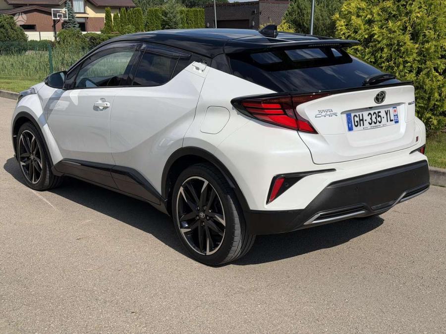 Белый Тойота C-HR 2022 в Каунас, объемом двигателя 1.99 л и пробегом 215 тыс. км за 19690 €, фото 5 на AUTOMOTO.COM.LV