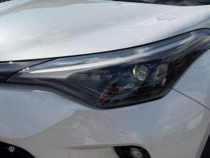 Белый Тойота C-HR 2022 в Каунас, объемом двигателя 1.99 л и пробегом 215 тыс. км за 19690 €, фото 20 на AUTOMOTO.COM.LV