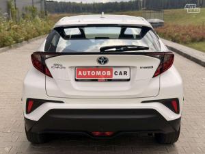 White Toyota C-HR 2022 in Vilnius, with an engine capacity of 1.80 L and mileage of 133 thousand km for 19650 €, photo 7 on AUTOMOTO.COM.LV