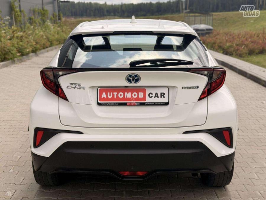 White Toyota C-HR 2022 in Vilnius, with an engine capacity of 1.80 L and mileage of 133 thousand km for 19650 €, photo 7 on AUTOMOTO.COM.LV