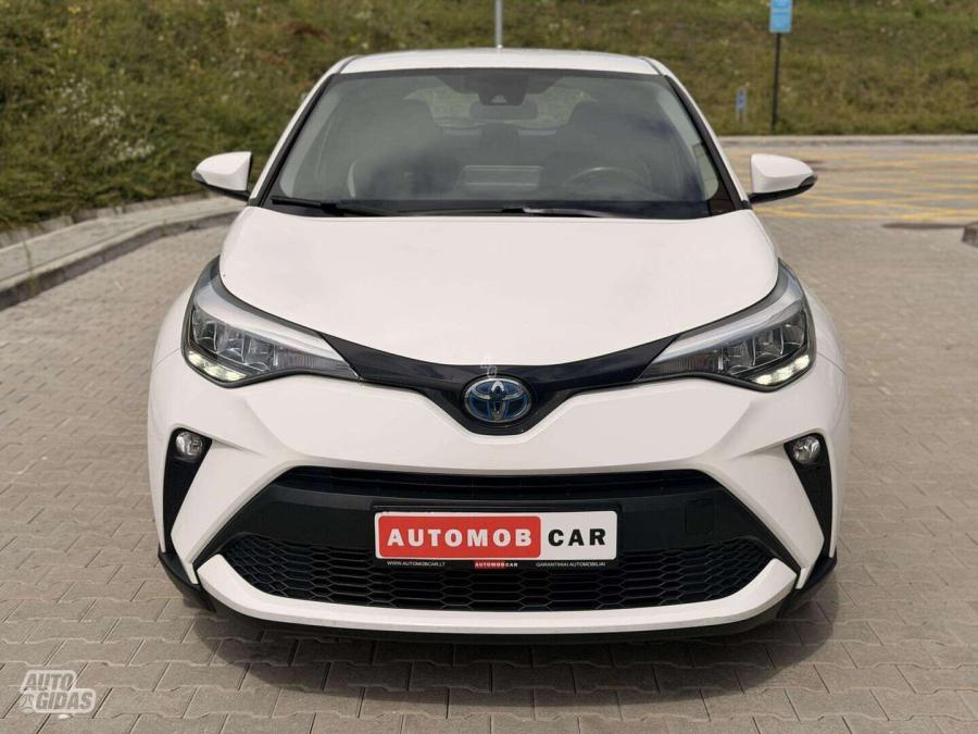 White Toyota C-HR 2022 in Vilnius, with an engine capacity of 1.80 L and mileage of 133 thousand km for 19650 €, photo 11 on AUTOMOTO.COM.LV
