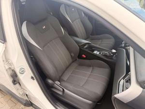 White Toyota C-HR 2022 in Vilnius, with an engine capacity of 1.80 L and mileage of 133 thousand km for 19650 €, photo 19 on AUTOMOTO.COM.LV
