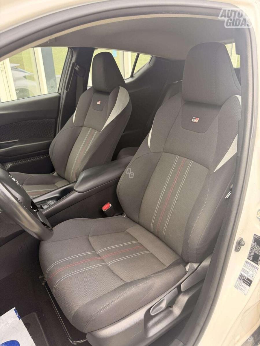Balts Toyota C-HR 2022 Viļņa, ar dzinēja tilpumu 1.80 L un nobraukumu 133 tūkst. km par 19650 €, foto 14 vietnē AUTOMOTO.COM.LV