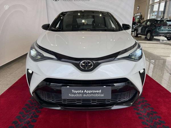 White Toyota C-HR 2022 in Siauliai, with an engine capacity of 1.80 L and mileage of 91 thousand km for 24900 €, photo 3 on AUTOMOTO.COM.LV