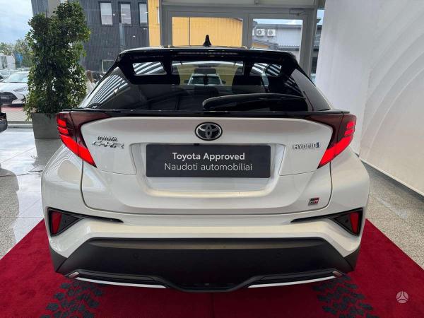 White Toyota C-HR 2022 in Siauliai, with an engine capacity of 1.80 L and mileage of 91 thousand km for 24900 €, photo 7 on AUTOMOTO.COM.LV