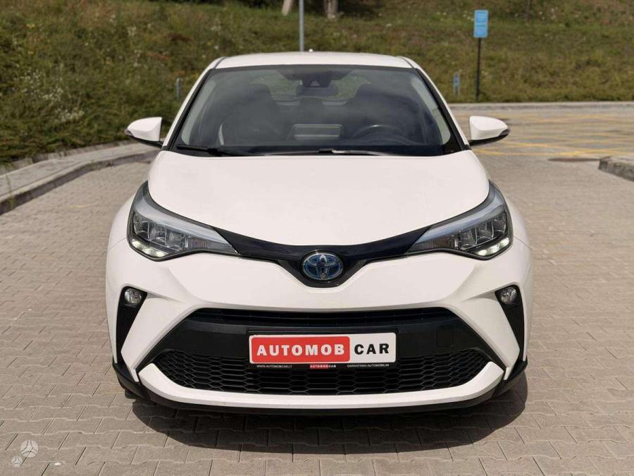 Белый Тойота C-HR 2022 в Вильнюс, объемом двигателя 1.80 л и пробегом 133 тыс. км за 19650 €, фото 3 на AUTOMOTO.COM.LV