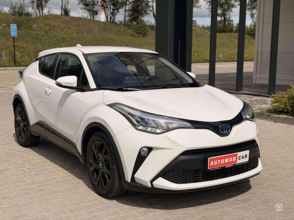 Белый Тойота C-HR 2022 в Вильнюс, объемом двигателя 1.80 л и пробегом 133 тыс. км за 19650 €, фото 3 на AUTOMOTO.COM.LV