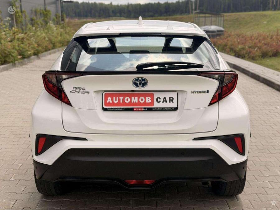 Белый Тойота C-HR 2022 в Вильнюс, объемом двигателя 1.80 л и пробегом 133 тыс. км за 19650 €, фото 7 на AUTOMOTO.COM.LV