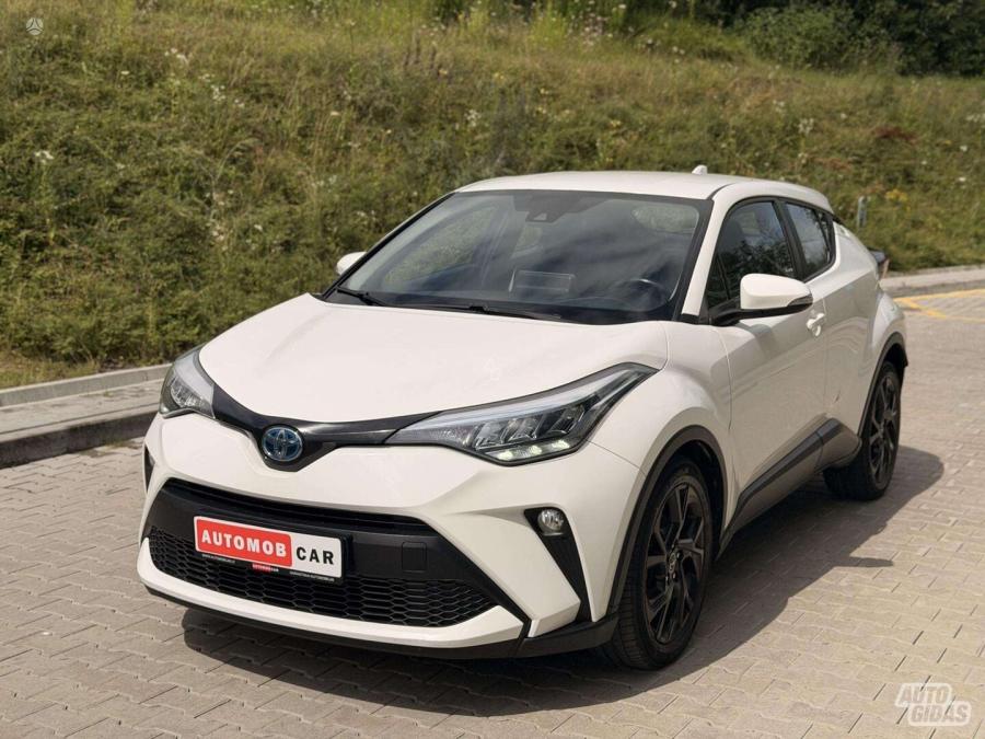 Белый Тойота C-HR 2022 в Вильнюс, объемом двигателя 1.80 л и пробегом 133 тыс. км за 19650 €, фото 1 на AUTOMOTO.COM.LV