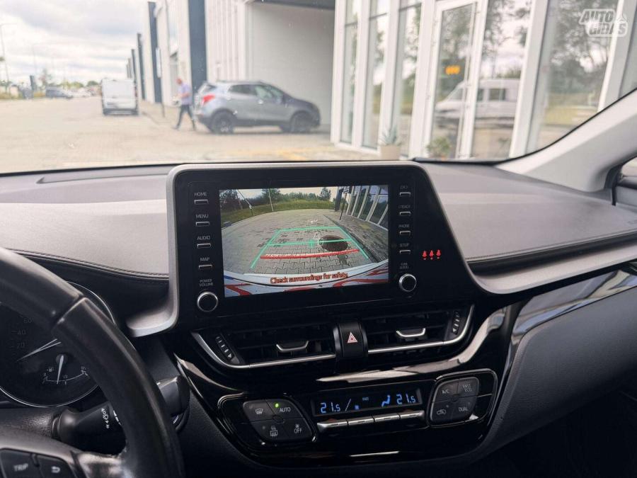 Белый Тойота C-HR 2022 в Вильнюс, объемом двигателя 1.80 л и пробегом 133 тыс. км за 19650 €, фото 23 на AUTOMOTO.COM.LV