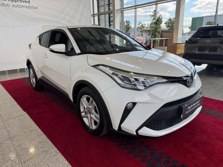 Balts Toyota C-HR 2022 Šauļi, ar dzinēja tilpumu 1.80 L un nobraukumu 100 tūkst. km par 20900 €, foto 3 vietnē AUTOMOTO.COM.LV