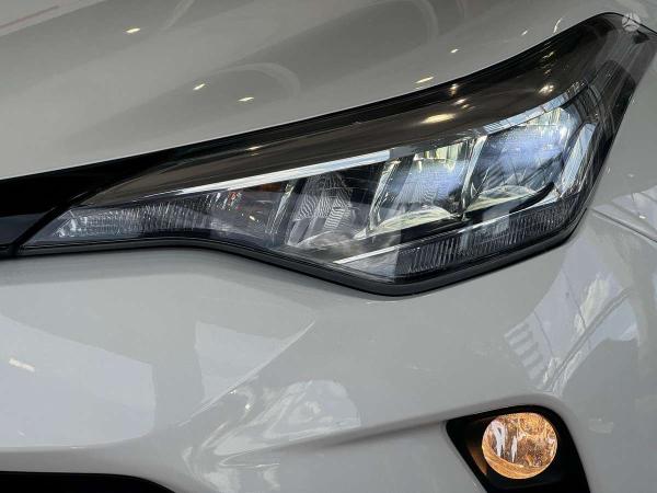 Balts Toyota C-HR 2022 Šauļi, ar dzinēja tilpumu 1.80 L un nobraukumu 100 tūkst. km par 20900 €, foto 4 vietnē AUTOMOTO.COM.LV