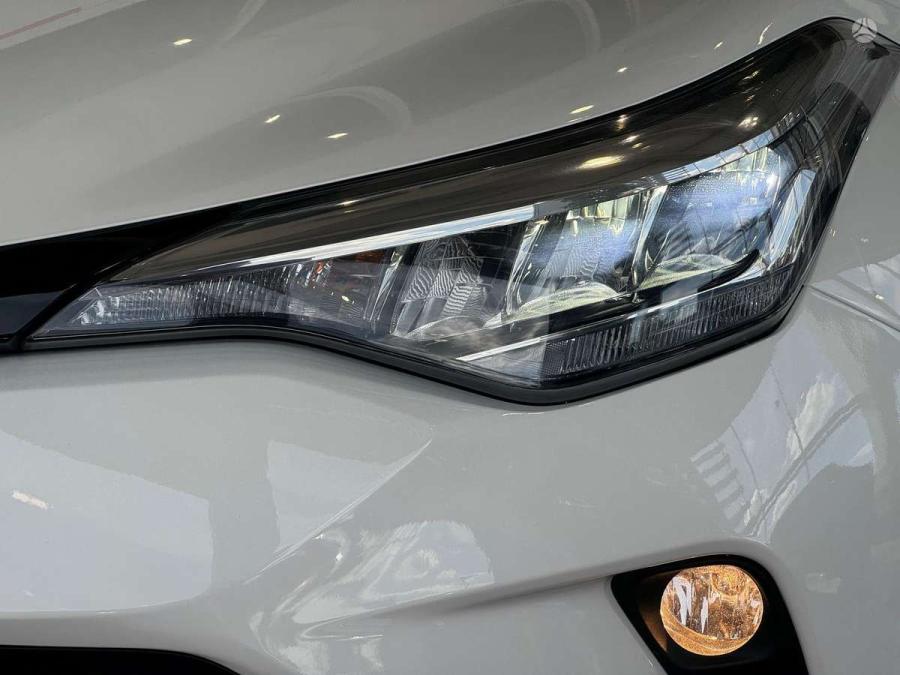 Balts Toyota C-HR 2022 Šauļi, ar dzinēja tilpumu 1.80 L un nobraukumu 100 tūkst. km par 20900 €, foto 5 vietnē AUTOMOTO.COM.LV