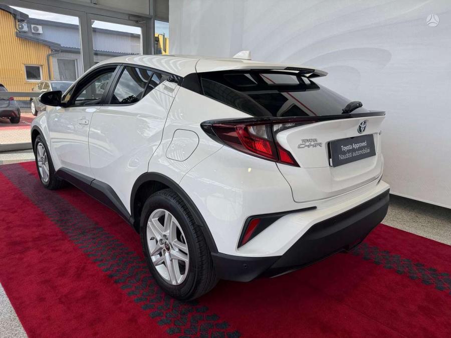 Balts Toyota C-HR 2022 Šauļi, ar dzinēja tilpumu 1.80 L un nobraukumu 100 tūkst. km par 20900 €, foto 7 vietnē AUTOMOTO.COM.LV
