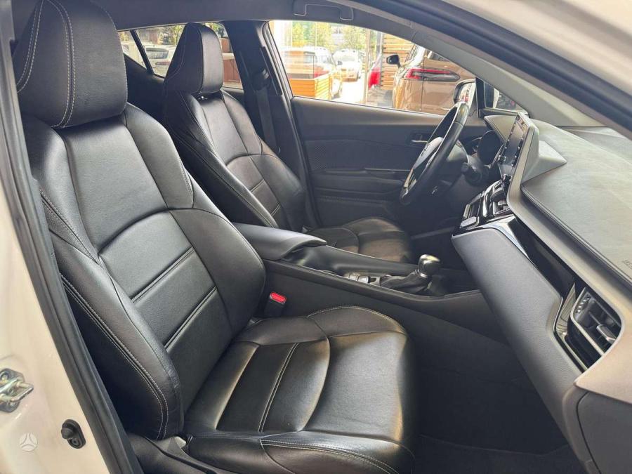 Balts Toyota C-HR 2022 Šauļi, ar dzinēja tilpumu 1.80 L un nobraukumu 100 tūkst. km par 20900 €, foto 24 vietnē AUTOMOTO.COM.LV