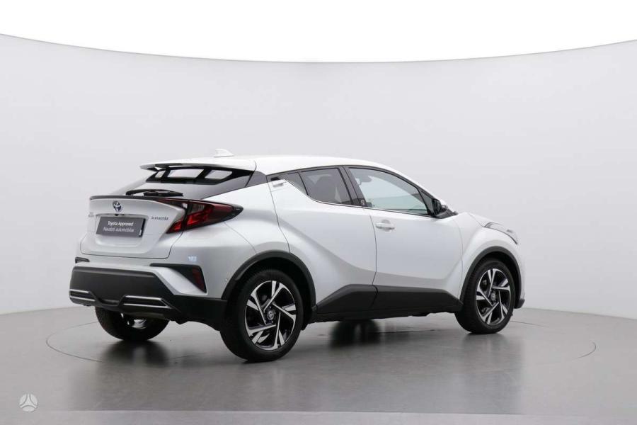 Белый Тойота C-HR 2022 в Вильнюс, объемом двигателя 1.99 л и пробегом 87 тыс. км за 24900 €, фото 4 на AUTOMOTO.COM.LV
