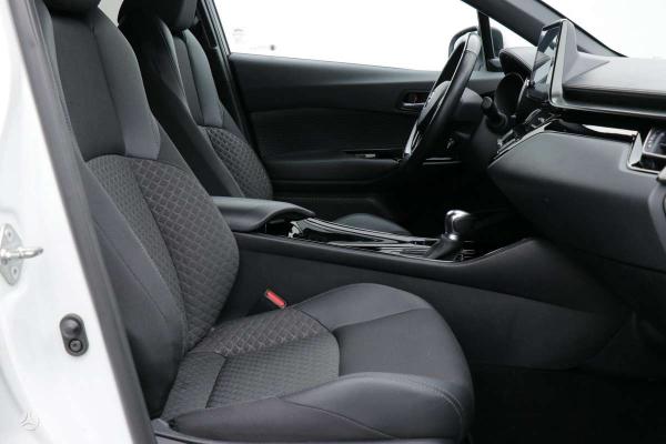 Balts Toyota C-HR 2022 Viļņa, ar dzinēja tilpumu 1.99 L un nobraukumu 87 tūkst. km par 24900 €, foto 9 vietnē AUTOMOTO.COM.LV