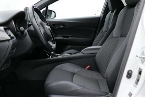 Белый Тойота C-HR 2022 в Вильнюс, объемом двигателя 1.99 л и пробегом 87 тыс. км за 24900 €, фото 13 на AUTOMOTO.COM.LV