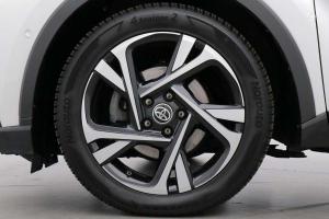 Белый Тойота C-HR 2022 в Вильнюс, объемом двигателя 1.99 л и пробегом 87 тыс. км за 24900 €, фото 17 на AUTOMOTO.COM.LV