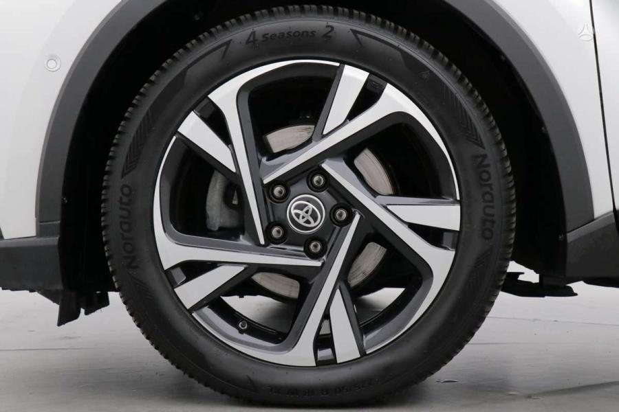 Белый Тойота C-HR 2022 в Вильнюс, объемом двигателя 1.99 л и пробегом 87 тыс. км за 24900 €, фото 17 на AUTOMOTO.COM.LV