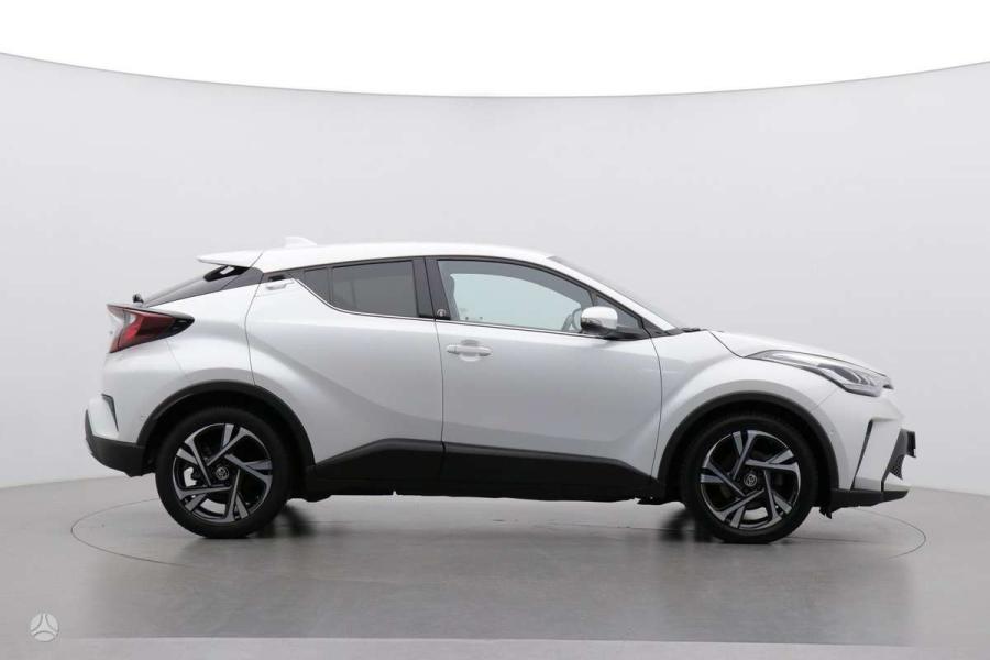 Белый Тойота C-HR 2022 в Вильнюс, объемом двигателя 1.99 л и пробегом 87 тыс. км за 24900 €, фото 18 на AUTOMOTO.COM.LV