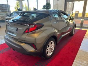 Balts Toyota C-HR 2022 Šauļi, ar dzinēja tilpumu 1.80 L un nobraukumu 106 tūkst. km par 21900 €, foto 7 vietnē AUTOMOTO.COM.LV