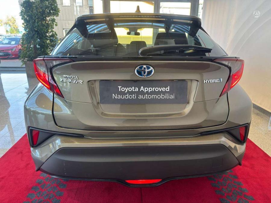 Balts Toyota C-HR 2022 Šauļi, ar dzinēja tilpumu 1.80 L un nobraukumu 106 tūkst. km par 21900 €, foto 8 vietnē AUTOMOTO.COM.LV
