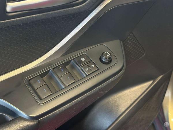 Toyota C-HR 2022 Šauļi vietnē Balts Toyota C-HR 2022 Šauļi, ar dzinēja tilpumu 1.80 L un nobraukumu 106 tūkst. km par 21900 €, foto 10 vietnē AUTOMOTO.COM.LV