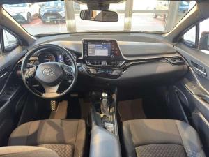 Balts Toyota C-HR 2022 Šauļi, ar dzinēja tilpumu 1.80 L un nobraukumu 106 tūkst. km par 21900 €, foto 13 vietnē AUTOMOTO.COM.LV