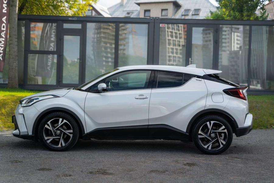 Balts Toyota C-HR 2022 Viļņa, ar dzinēja tilpumu 1.80 L un nobraukumu 122 tūkst. km par 19900 €, foto 9 vietnē AUTOMOTO.COM.LV