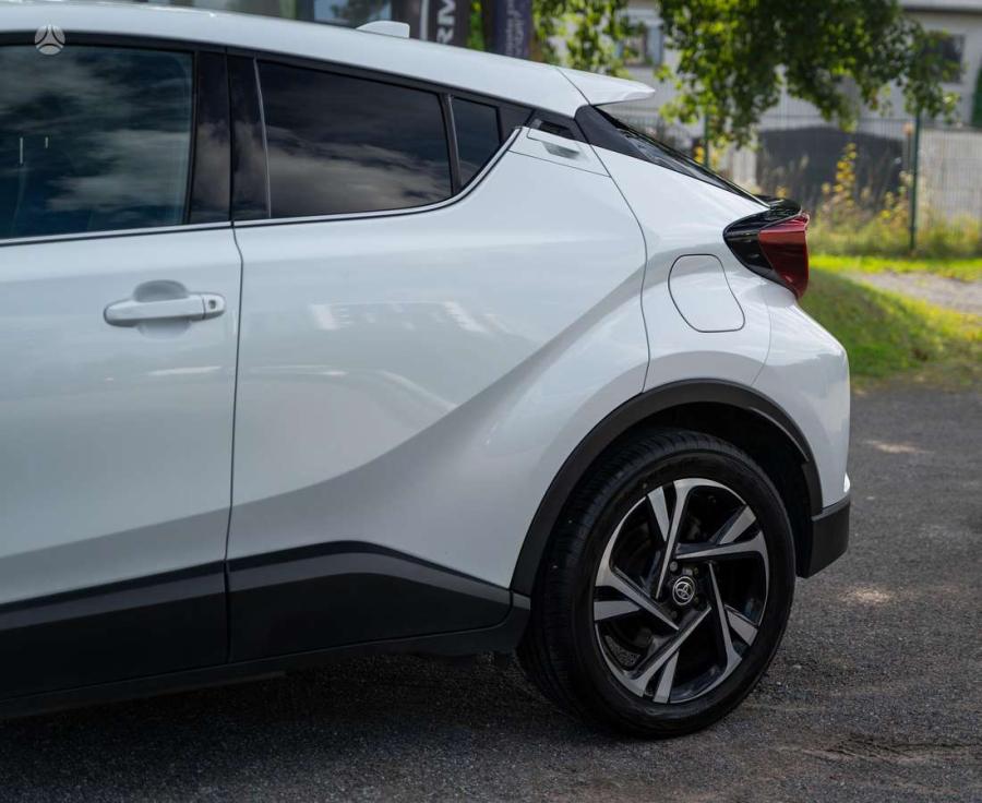Balts Toyota C-HR 2022 Viļņa, ar dzinēja tilpumu 1.80 L un nobraukumu 122 tūkst. km par 19900 €, foto 13 vietnē AUTOMOTO.COM.LV