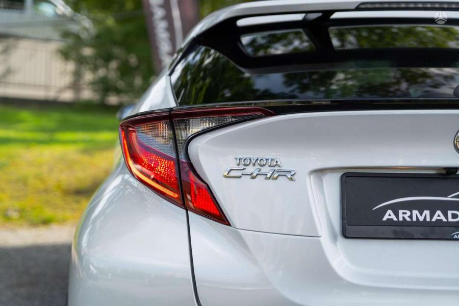 Balts Toyota C-HR 2022 Viļņa, ar dzinēja tilpumu 1.80 L un nobraukumu 122 tūkst. km par 19900 €, foto 17 vietnē AUTOMOTO.COM.LV