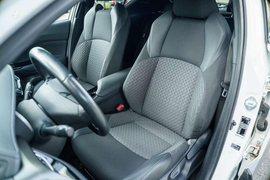 Balts Toyota C-HR 2022 Viļņa, ar dzinēja tilpumu 1.80 L un nobraukumu 122 tūkst. km par 19900 €, foto 20 vietnē AUTOMOTO.COM.LV