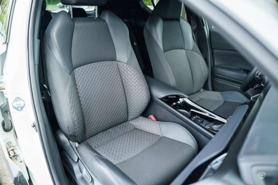 Balts Toyota C-HR 2022 Viļņa, ar dzinēja tilpumu 1.80 L un nobraukumu 122 tūkst. km par 19900 €, foto 22 vietnē AUTOMOTO.COM.LV