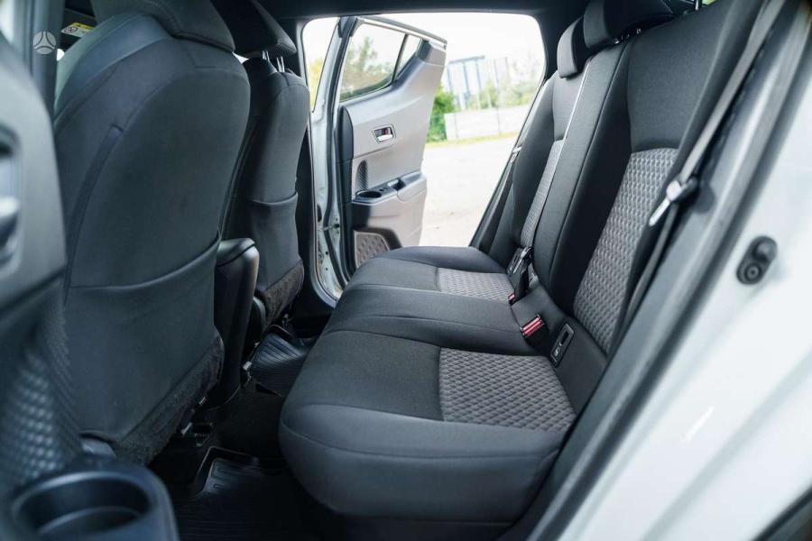 Balts Toyota C-HR 2022 Viļņa, ar dzinēja tilpumu 1.80 L un nobraukumu 122 tūkst. km par 19900 €, foto 24 vietnē AUTOMOTO.COM.LV