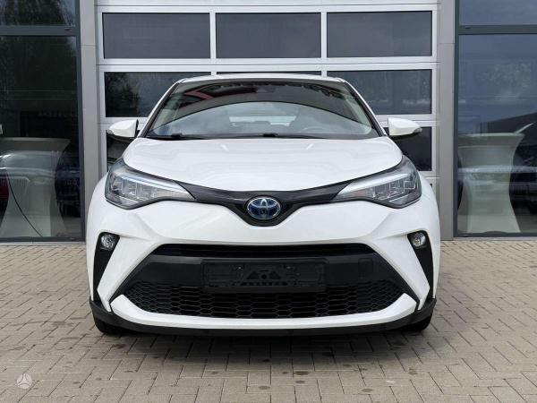 Белый Тойота C-HR 2022 в Вильнюс, объемом двигателя 1.80 л и пробегом 533 тыс. км за 12000 €, фото 4 на AUTOMOTO.COM.LV