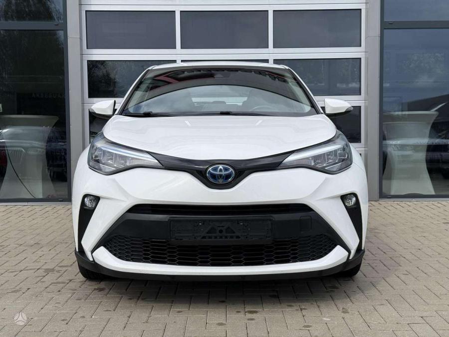 Белый Тойота C-HR 2022 в Вильнюс, объемом двигателя 1.80 л и пробегом 533 тыс. км за 12000 €, фото 4 на AUTOMOTO.COM.LV