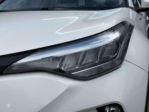 Белый Тойота C-HR 2022 в Вильнюс, объемом двигателя 1.80 л и пробегом 533 тыс. км за 12000 €, фото 6 на AUTOMOTO.COM.LV
