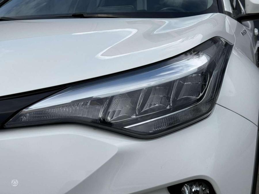 Белый Тойота C-HR 2022 в Вильнюс, объемом двигателя 1.80 л и пробегом 533 тыс. км за 12000 €, фото 6 на AUTOMOTO.COM.LV