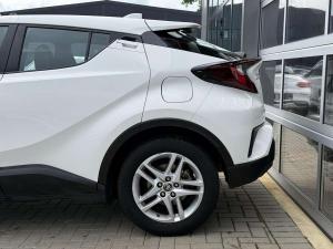 Белый Тойота C-HR 2022 в Вильнюс, объемом двигателя 1.80 л и пробегом 533 тыс. км за 12000 €, фото 8 на AUTOMOTO.COM.LV