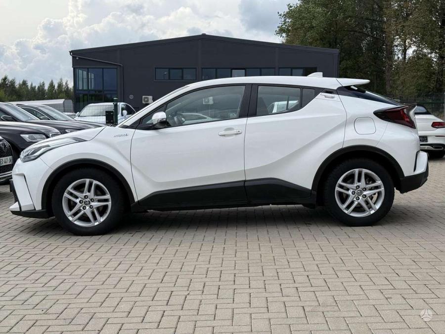 Белый Тойота C-HR 2022 в Вильнюс, объемом двигателя 1.80 л и пробегом 533 тыс. км за 12000 €, фото 11 на AUTOMOTO.COM.LV
