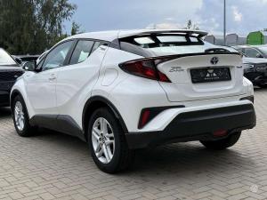 Белый Тойота C-HR 2022 в Вильнюс, объемом двигателя 1.80 л и пробегом 533 тыс. км за 12000 €, фото 13 на AUTOMOTO.COM.LV