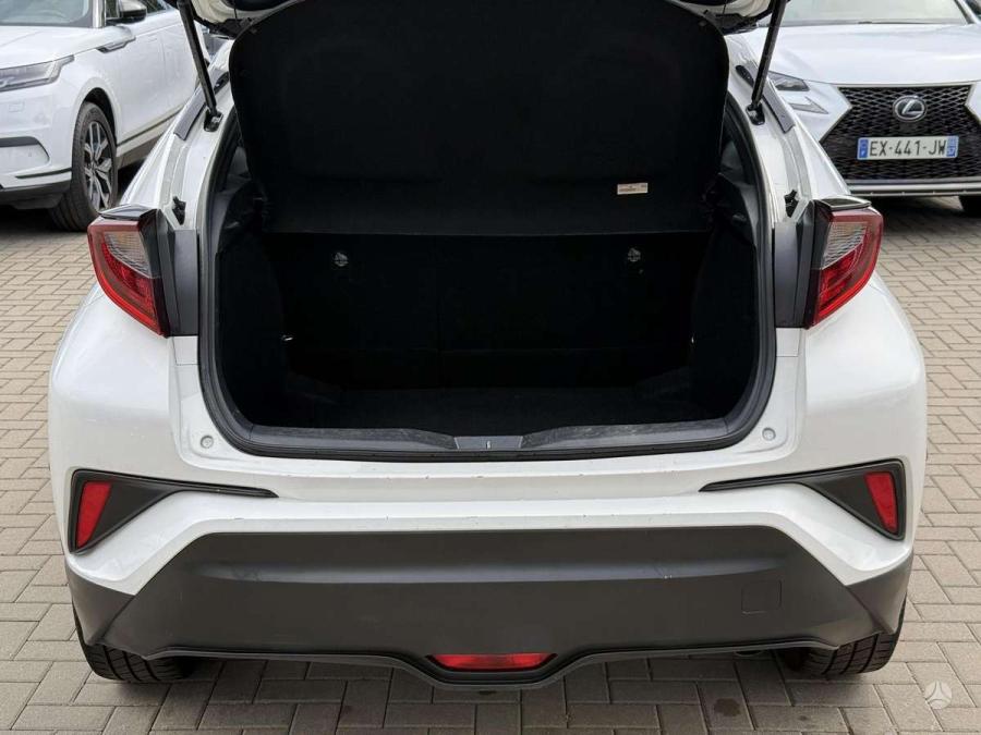 Белый Тойота C-HR 2022 в Вильнюс, объемом двигателя 1.80 л и пробегом 533 тыс. км за 12000 €, фото 15 на AUTOMOTO.COM.LV