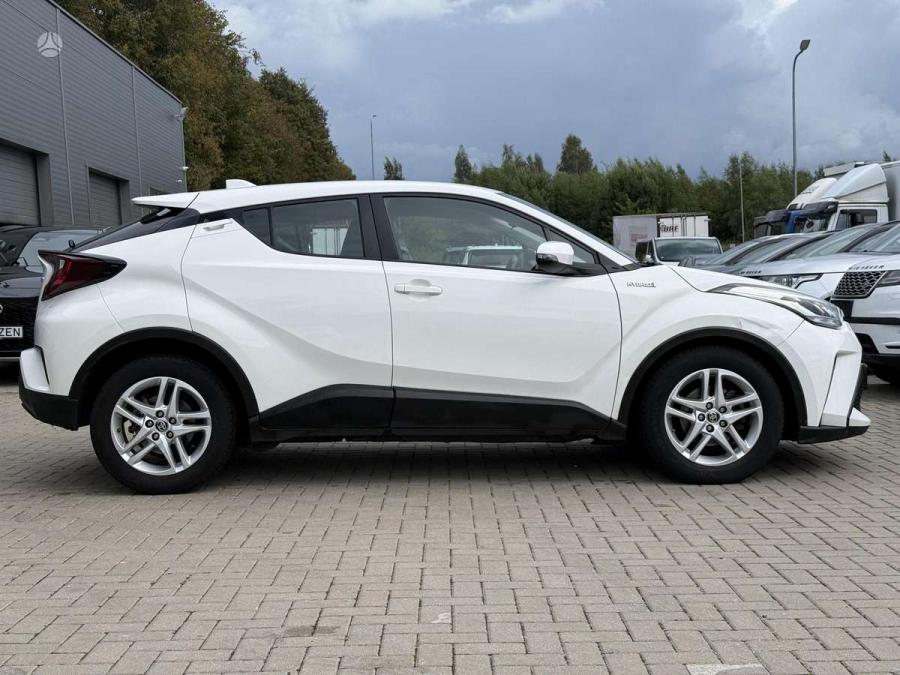 Белый Тойота C-HR 2022 в Вильнюс, объемом двигателя 1.80 л и пробегом 533 тыс. км за 12000 €, фото 17 на AUTOMOTO.COM.LV