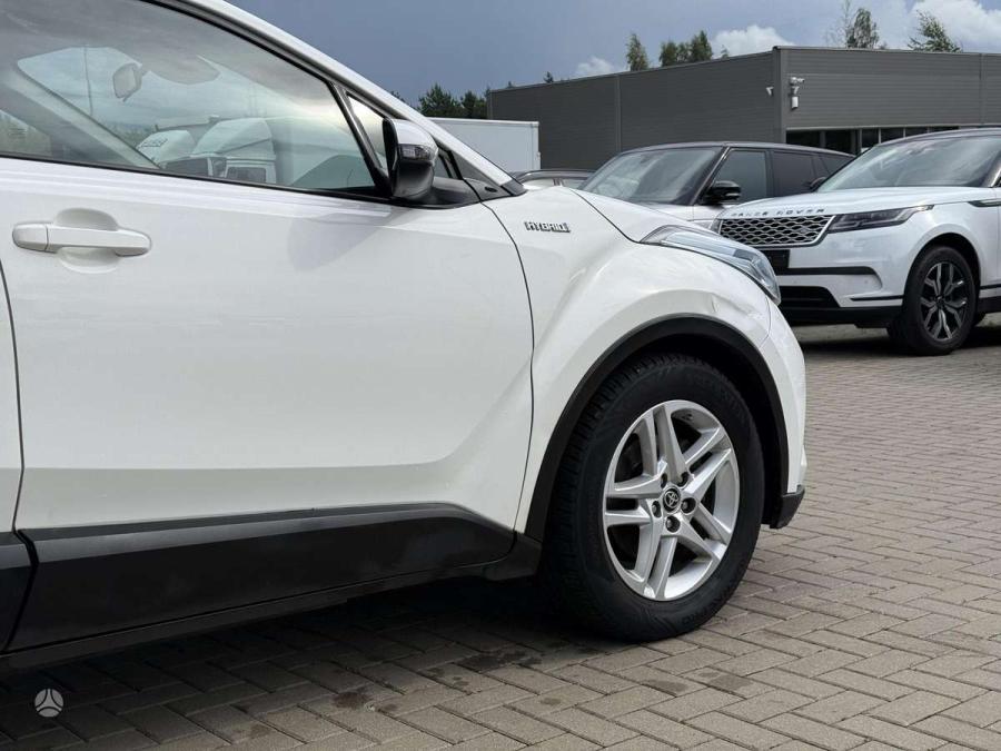 Белый Тойота C-HR 2022 в Вильнюс, объемом двигателя 1.80 л и пробегом 533 тыс. км за 12000 €, фото 19 на AUTOMOTO.COM.LV