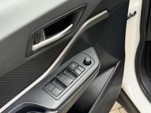 Белый Тойота C-HR 2022 в Вильнюс, объемом двигателя 1.80 л и пробегом 533 тыс. км за 12000 €, фото 23 на AUTOMOTO.COM.LV