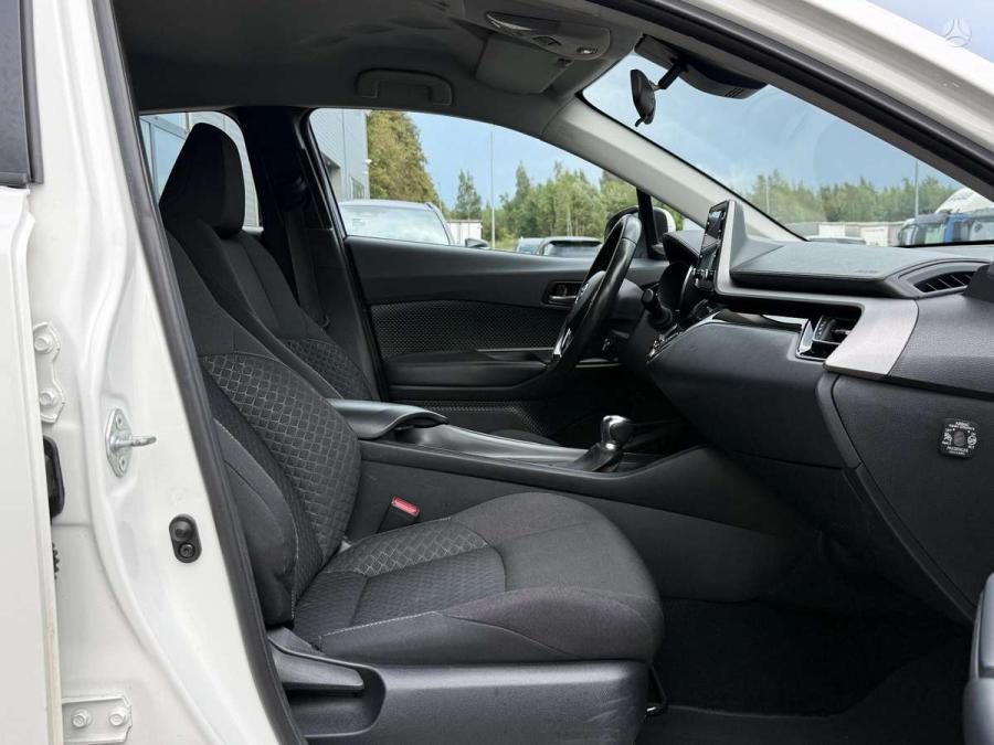 Белый Тойота C-HR 2022 в Вильнюс, объемом двигателя 1.80 л и пробегом 533 тыс. км за 12000 €, фото 39 на AUTOMOTO.COM.LV