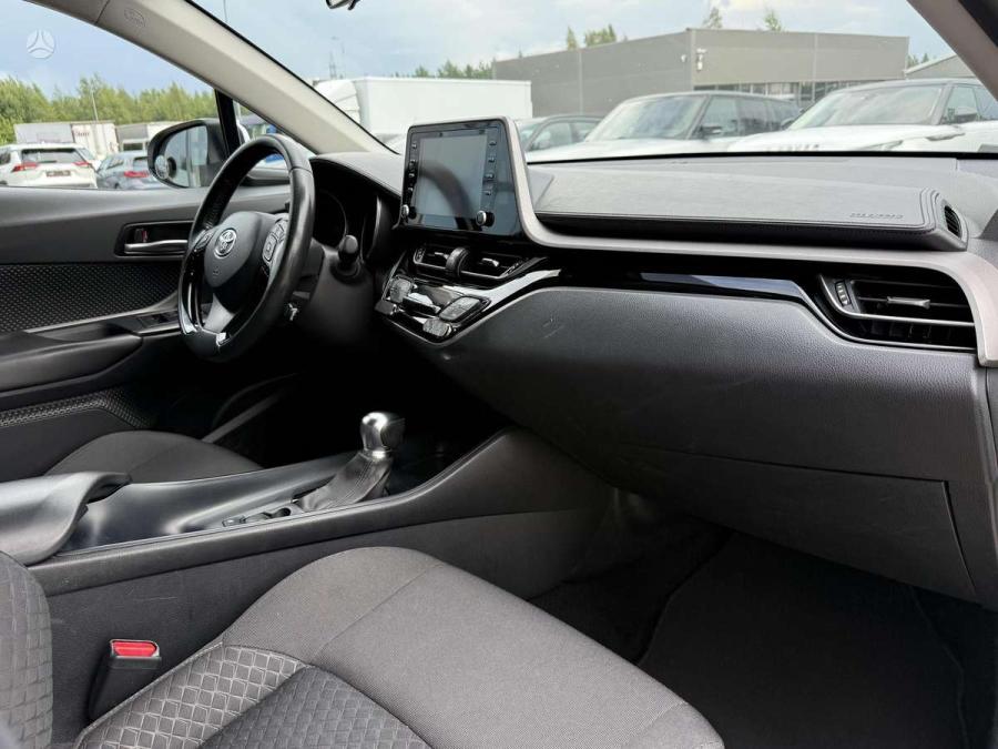 Белый Тойота C-HR 2022 в Вильнюс, объемом двигателя 1.80 л и пробегом 533 тыс. км за 12000 €, фото 41 на AUTOMOTO.COM.LV
