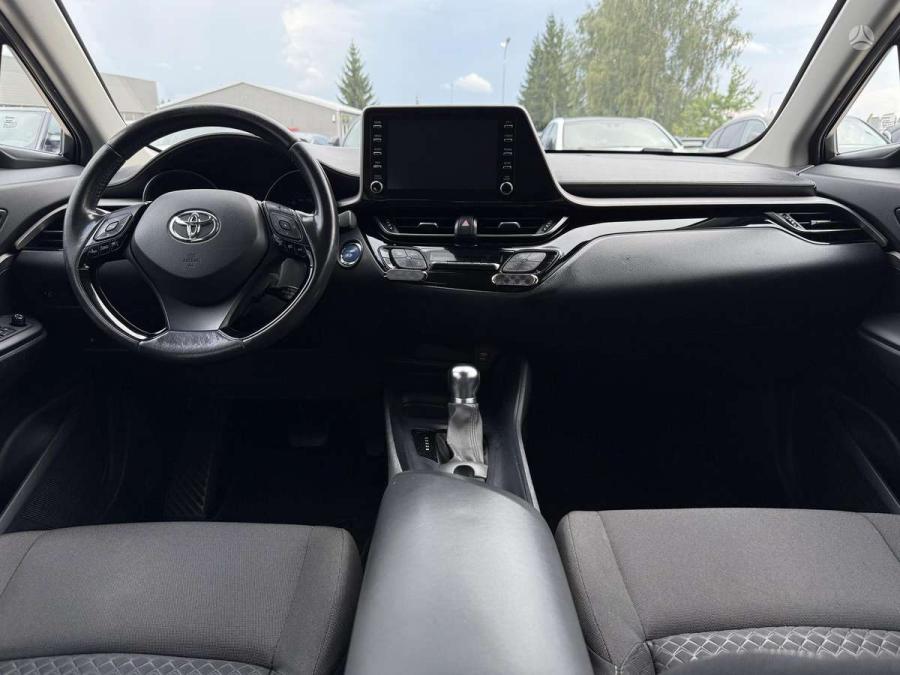 Белый Тойота C-HR 2022 в Вильнюс, объемом двигателя 1.80 л и пробегом 533 тыс. км за 12000 €, фото 44 на AUTOMOTO.COM.LV