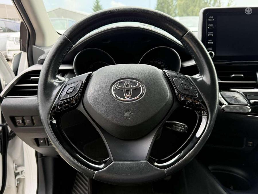 Белый Тойота C-HR 2022 в Вильнюс, объемом двигателя 1.80 л и пробегом 533 тыс. км за 12000 €, фото 46 на AUTOMOTO.COM.LV